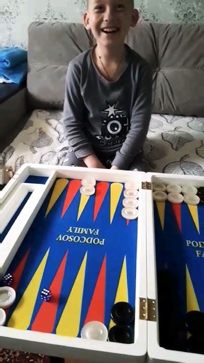 Дед учит внука играть в нарды 🎲🎲 нарды настолки настольные игры дедушка внук Youtube