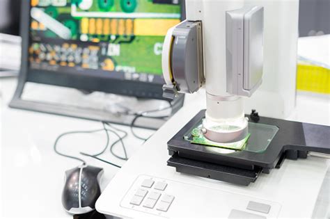 여 검사 전자 회로 기판 자동화 시스템 모니터에 결과 표시 하는 비전 실리콘 화학에 대한 스톡 사진 및 기타 이미지 실리콘 화학 현미경 고급 Istock