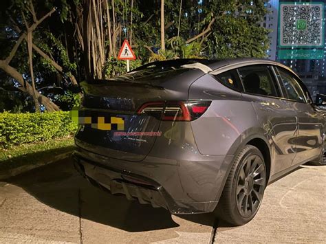 安裝示範 GMT SHOWCASETESLA Model y Startech 車身套件 TESLA Model y Startech by Brabus refinement kit