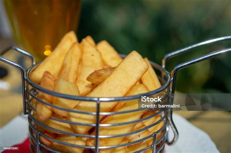 벨기에에서 제공 하는 전통 길거리 음식 벨기에 감자 튀김 벨기에에 대한 스톡 사진 및 기타 이미지 벨기에 프렌치 프라이 0명 Istock