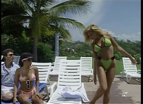 Naked Lorena Herrera in Papá soltero