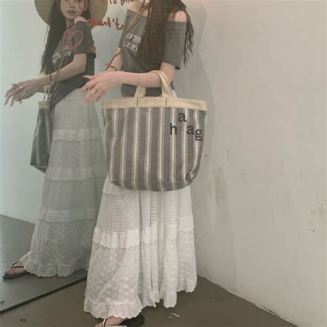 코디세트레터링 오프숄더 언밸 티셔츠펀칭 레이스 프릴 스티치 롱스커트 세트 셋업룩 데이트