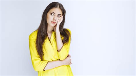 8 Alasan Kenapa Perempuan Sering Kali Merasa Insecure, Apa Saja ...
