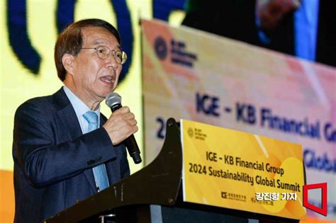 [포토] 특별연설하는 정운찬 동반성장연구소 이사장 아시아경제