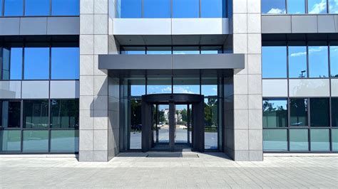 Top 10 Factors To Consider Before Choosing A Commercial Entry Door