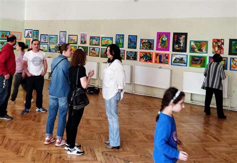 თბილისის N195 საჯარო სკოლაში დაწყებითი საფეხურის მოსწავლეების გამოფენა