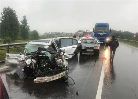 На Львівщині у ДТП трьох автомобілів одна людина загинула і двоє в лікарні