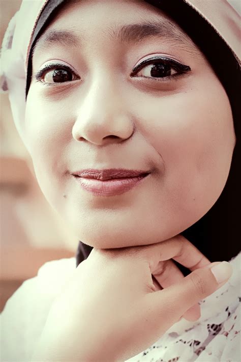 무료 이미지 사람들 소녀 화이트 사진술 초상화 모델 유행 레이디 담홍색 신부 말뿐인 미소 속눈썹 닫다 인간의 몸 얼굴 코 뺨 여자들