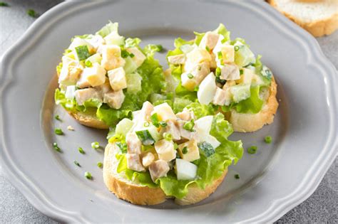 오징어 고기 샐러드 오이 계란 치즈 마요네즈와 샌드위치 그러길 래 Tartlets 러시아에에서 스낵 아침에 맛 있는 음식 달걀에 대한 스톡 사진 및 기타 이미지 Istock