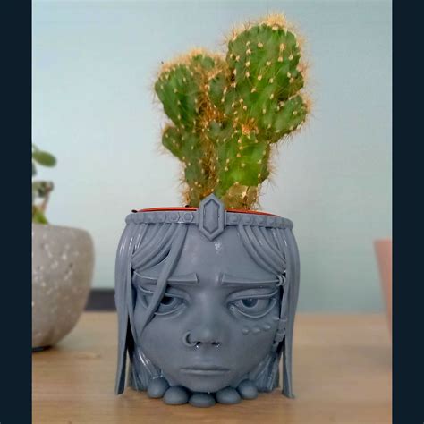 Файл Stl Скульптура головы гоблина эльфа Принц в цветочном горшке 👾・3d печать дизайна для