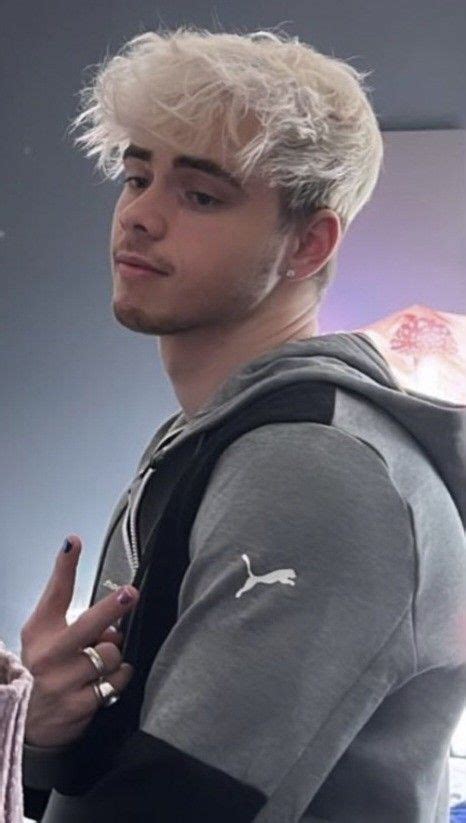 Pin By Hayden Alexander On Ch Jeckson Corbyn Besson Hottest Guy