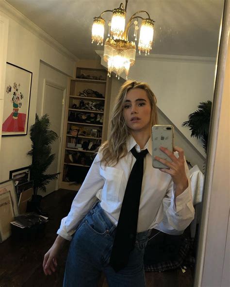 Suki Waterhouse Read Porn Book And Take Hot Selfie 34 Photos The