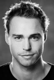 Эндрю Стил - смотреть фильмы и сериалы онлайн