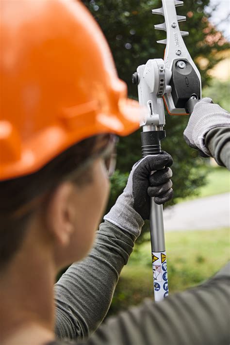 HL LONG REACH HEDGE TRIMMER STIHL