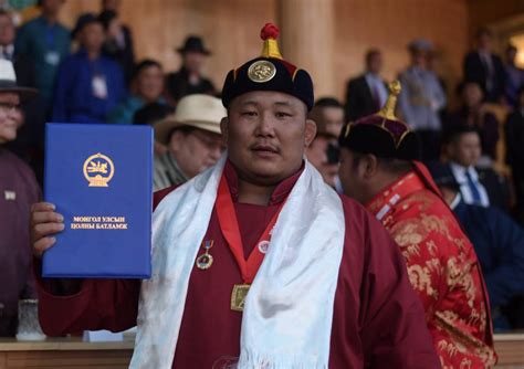 Н Батсуурь Даян аварга болно