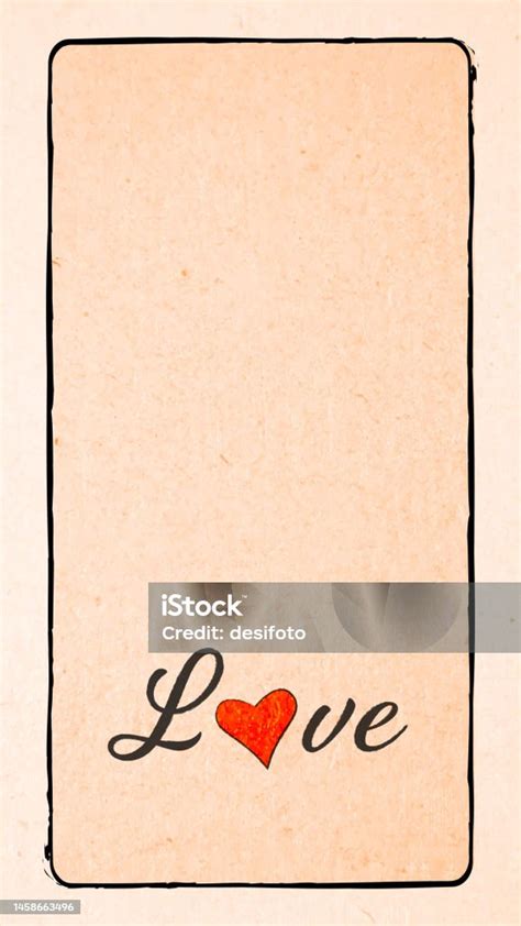 베이지색 테두리가 있는 세로 벡터 배경에 낭만적인 검은색 텍스트 둥근 모서리 프레임의 맨 아래에 배치된 O 대신 하나의 빨간색 하트가 있는 사랑 나머지 일반 복사 공간을