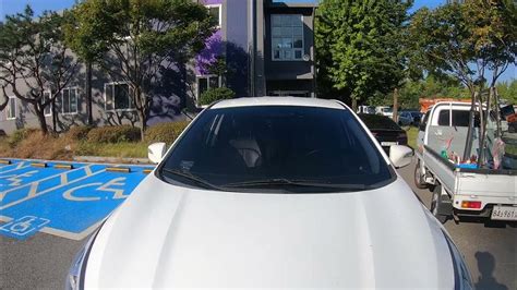 투싼ix 돌빵으로 깨진 앞유리교체 출장 설치영상입니다 관련 수리순서나 설치견적 조회방법등의 유익한 정보는 설명란의 링크를 참조하시면 도움이 됩니다 Youtube