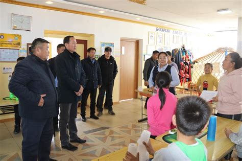 АЙМГИЙН ЗАСАГ ДАРГА М БАДАМСҮРЭН ХӨЛӨНБУЙР СУМАНД АЖИЛЛАЛАА Дорнод аймаг