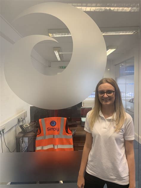 Simply Hire Ltd Meet Eloise North Hire Desk Controller Facebook