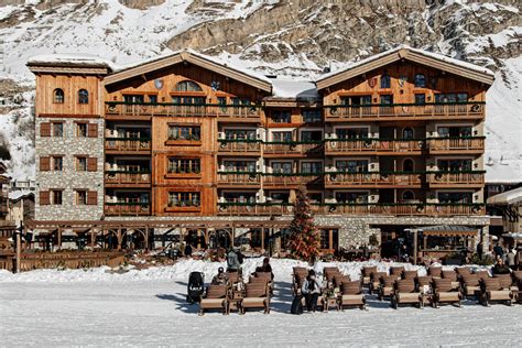 Loulou, la plus grande terrasse de Val d’Isère avec une vue panoramique ...