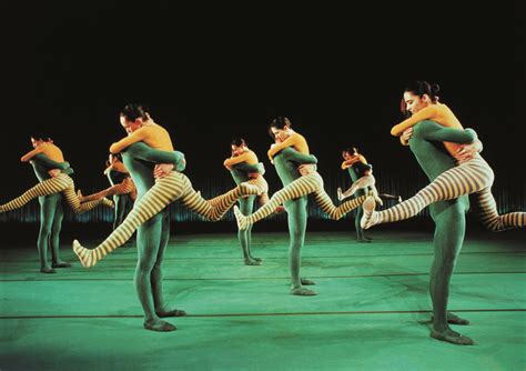 Um Grupo De Dança Moderna Fdplearn