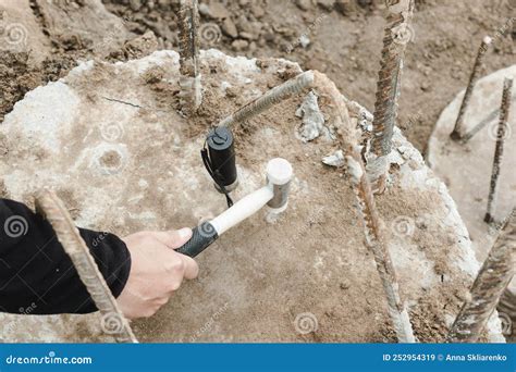 Seismic Test On Concrete Pile Stock Image 157114201