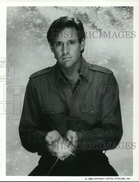 1986 Press Photo Actor Robert Hays In Starman Tv Series Lrp73486