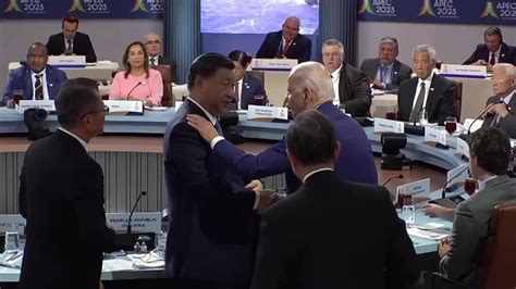 Сегодня на пленарном заседании саммита АТЭС дед Бидон не дождавшись окончания трансляции