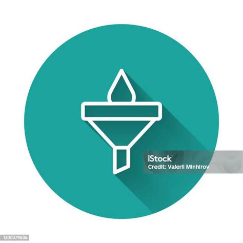 긴 그림자 배경으로 격리된 화이트 라인 깔때기 또는 필터 및 모터 오일 드롭 아이콘 녹색 원 버튼입니다 벡터 그림자에 대한 스톡 벡터 아트 및 기타 이미지 Istock
