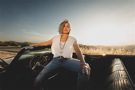 Kt Tunstall Shares Inner Workings Of Her Mind On New Album Nut Guitar