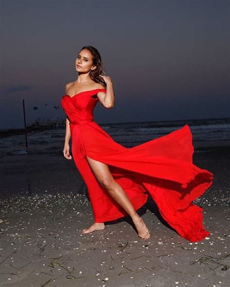 اقدام نيللي كريم جميلة ومثيرة اجمل 16 صورة الفن والجمال