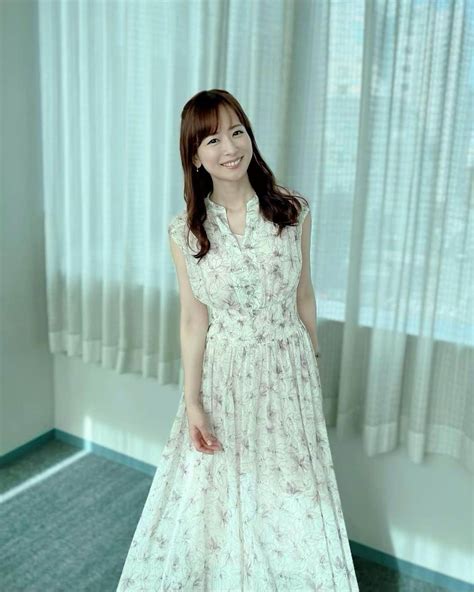 皆藤愛子さんのインスタグラム写真 皆藤愛子instagram 「 ︎ 先週のゴゴスマ衣装です🌸 石井さんが夏休みのためワカエルこと若狭