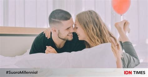 Posisi Seks Yang Nyaman Menggunakan Bantal Bikin Intim