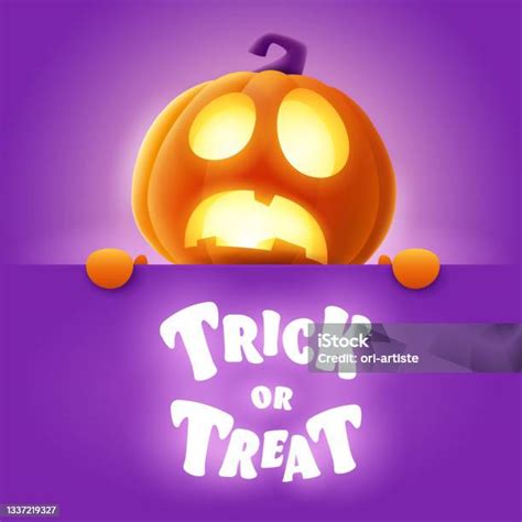 과자 안 주면 장난칠 거예요 보라색 배경에 큰 인사말 간판 귀여운 빛나는 잭 O 랜턴 오렌지 호박 캐릭터의 3d 그림 3차원 형태에 대한 스톡 벡터 아트 및 기타 이미지