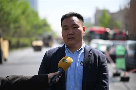 Б Одбаяр Гол гудамж замыг шинэчлэхдээ полимер битум материалыг ашигласнаар дахин дугуйн мөрний