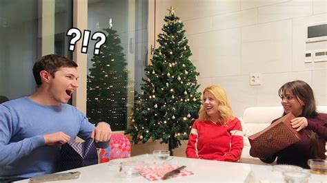 가족 없이 혼자 쓸쓸한 크리스마스를 보내는 외국인 친구들을 위해 깜짝 선물을 준비했습니다 Youtube