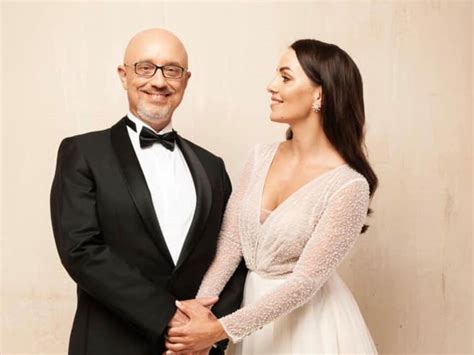 Дружина міністра оборони Резнікова на тлі скандалу із закупівлями публічно звернулася до чоловіка