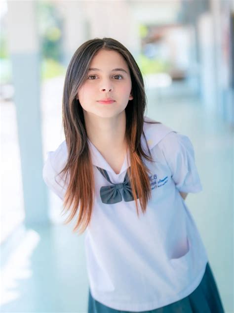 ถ่ายรูปกับน้องแทมมี่ ลูกครึ่งสาวในชุดนักเรียน ม ต้น แกลเลอรีที่โพสต์โดย พี่แม็กนั่ม Lemon8