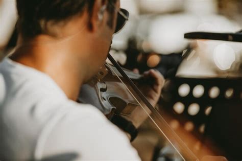 Premium Photo Man Playing Violin