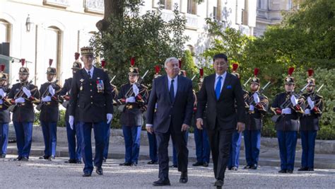 Ерөнхийлөгч У Хүрэлсүхэд Франц Улсын Сенатын Ерөнхийлөгч Жерар Ларше бараалхлаа