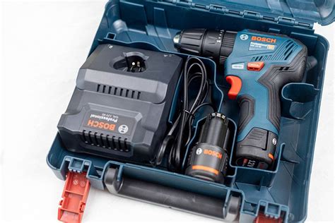 Bosch Jigsaw with Accu battery in the hand - Creative Commons Bilder