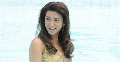 Celebraity S Hot Sexy Images Gauhar Khan Latest Hot Pics In Pool