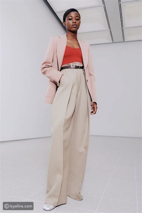 اختاري البنطلون البيج لإطلالة خريفية أنيقة ليالينا