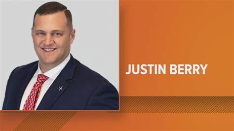 Indicted Apd Officer Justin Berry Returns To Court