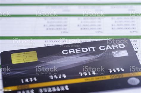 차트 및 그래프 스프레드시트 용지의 신용 카드 모델입니다 금융 개발 은행 계좌 통계 투자 분석 연구 데이터 경제 증권 거래소