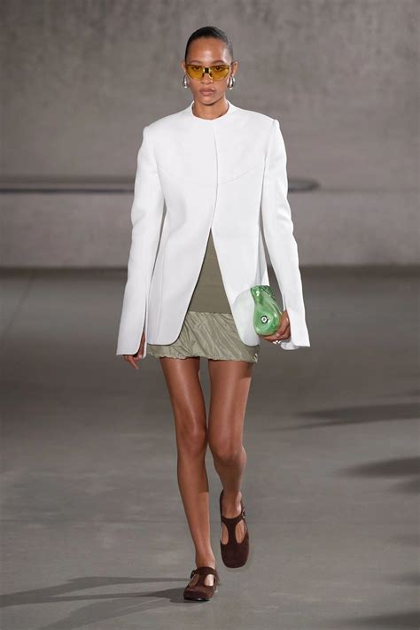 Кольорові балетки головне взуття цього літа Читайте на Ukr Net