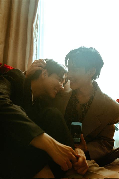 ยินดีกับ โบ๊ท นิวเยียร์ คู่รักรักแสดงดัง สวมแหวนขอแต่งงานกันที่ลอนดอน