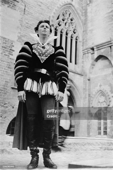 French Actor Gérard Philipe In The Role Of Rodrigue Performs A News Photo Getty Images
