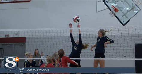 Blugolds Blow By Central In Three Sets Aquinas Blugolds