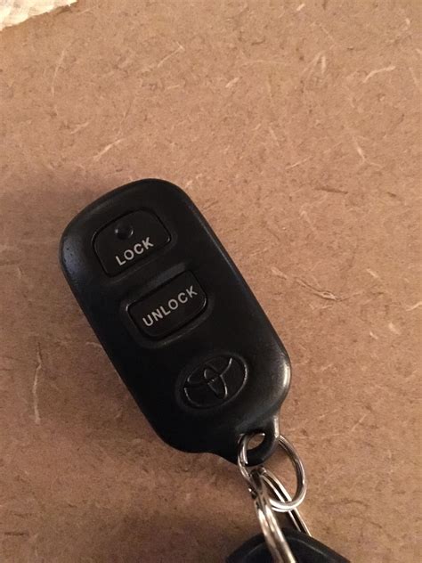 Hold Your Car Remote To Your Chin To Increase Its Range Rlifehacks